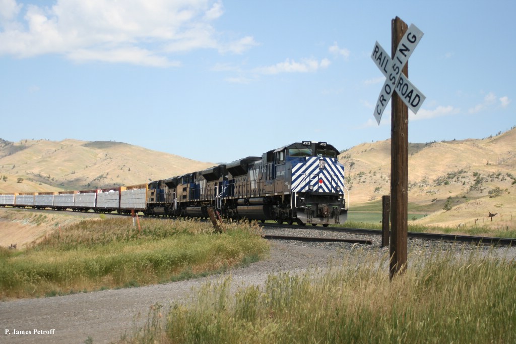 MRL 4312 (SD70ACe) at O' Rea Creek Road crossing